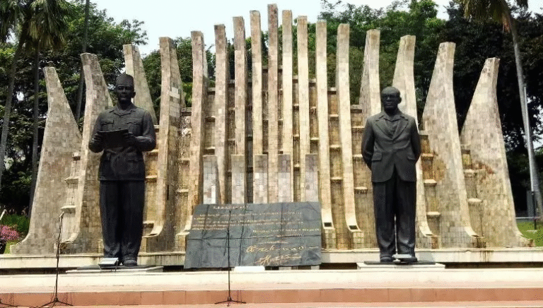 Monumen Tugu Proklamasi: Jejak Sejarah Kemerdekaan di Jakarta - Jejak ...
